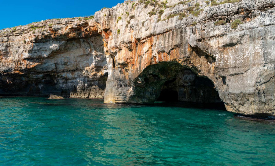 Explore nature's treasures: sea caves in Croatia - Asta Yachting